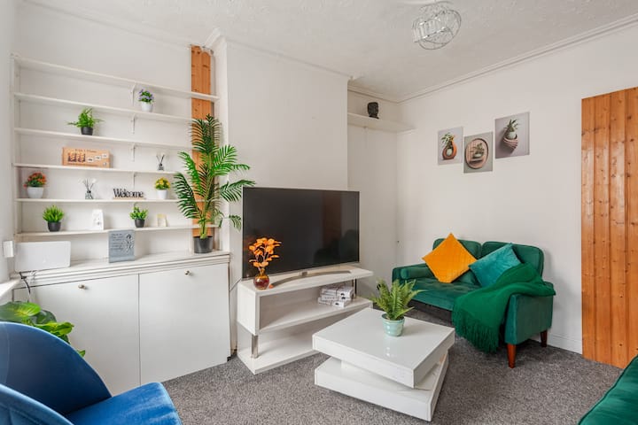 City Escape | Parking + Pool Tab - Leicester