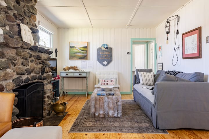 Charming Cape Cod Cottage - Dennis, MA