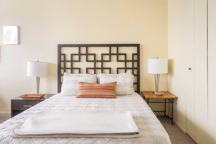 Lux Furnished Condo With A+++ View In River North - Chicago, IL