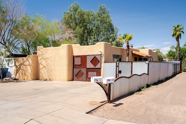 Central Modern Desert Oasis - Catalina Foothills, AZ