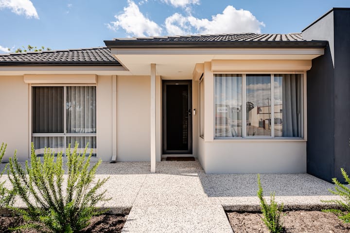 3br | Luxe | Airport | Winery | Zen | Kids | Pets - Belmont