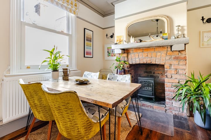 Ty’r Bugail - Private Top Floor Suite (Sleeps 1-3) - Welshpool