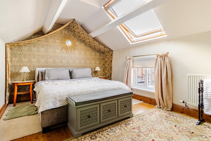 Ty’r Bugail - Private Top Floor Suite (Sleeps 1-3) - Welshpool