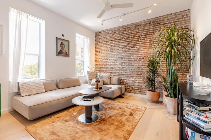 Colonial Lake Condo: Luxury Apartment W/parking - Charleston, SC