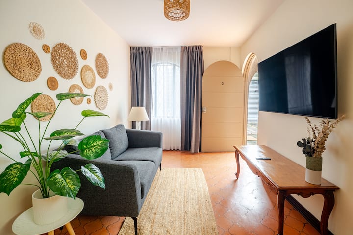 Vintage + Modern: 2br With Patio And Parking #02 - San José