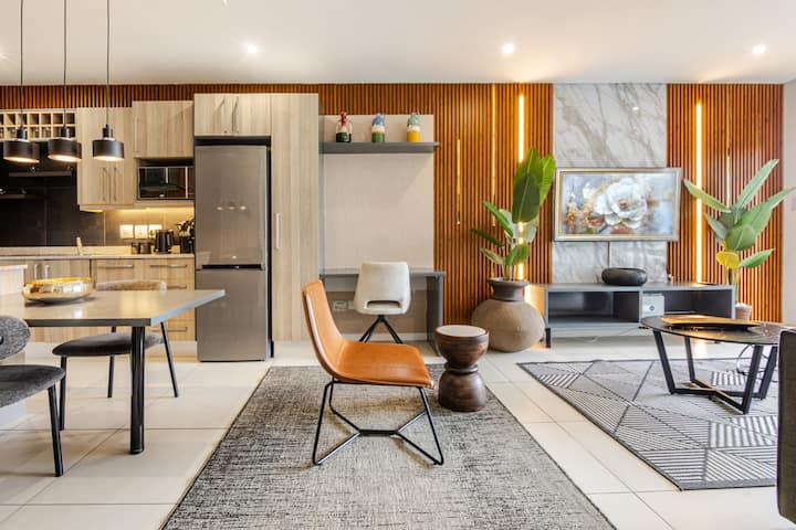 10 Min To Sandton Mall 2bed, 2bath - Sandton