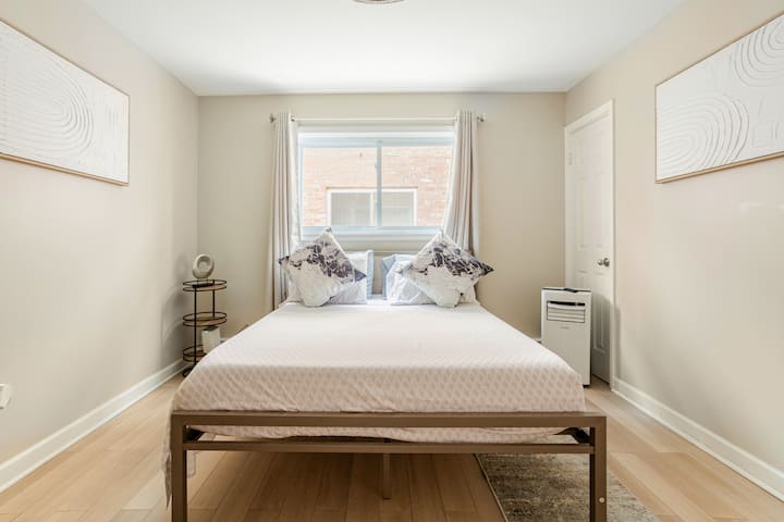 Modern 1-bedroom Condo Near Chicago & Midway - Clearing - Chicago