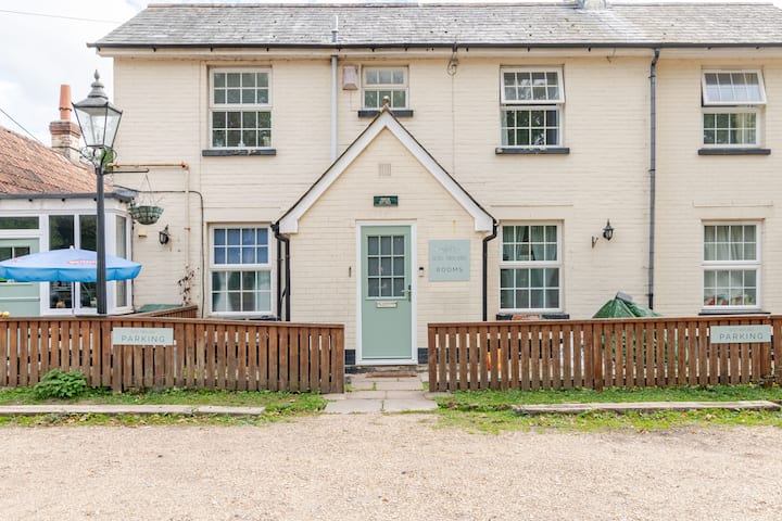 Hampshire Sty @ The Pigs' Pantry *Dog Friendly* - Ringwood