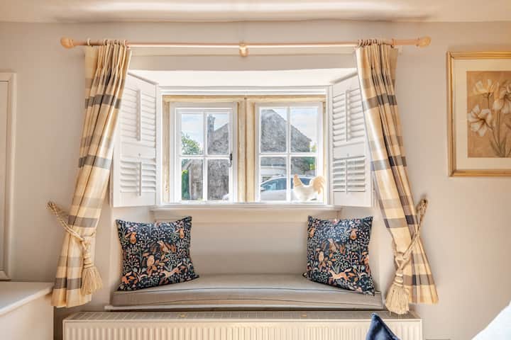 Nanny Peggys Country Cottage, Ashford-in-the-water - Bakewell