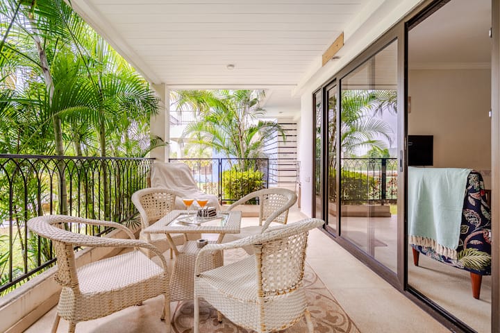 Faodail 25 - Pool Front 2bhk @Acron Seawinds, Baga - Goa