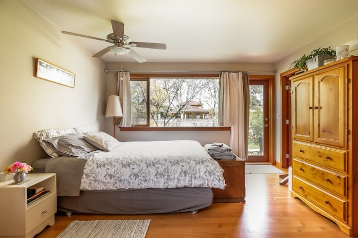Quiet & Private Suite, Garden View - Kelowna