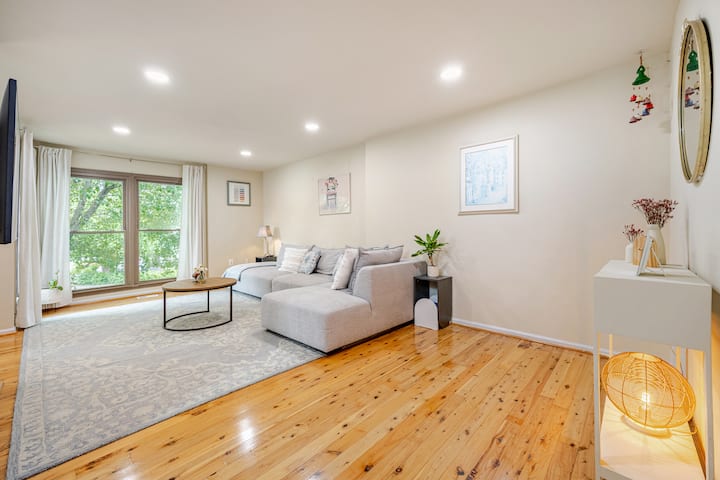 Private Downtown Herndon Escape | Full Amenities - Reston, VA