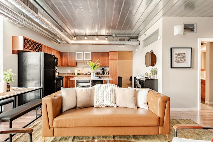 A2 Gem — 1 Mile To The Big House! - Ann Arbor, MI