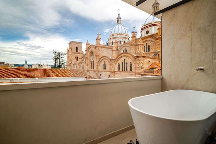 Tina Con Vista A La Catedral - Cuenca