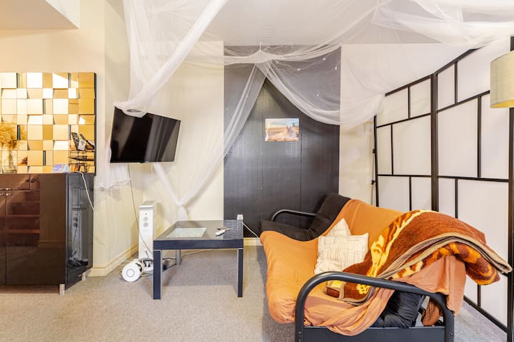 Studio Apartment In Casa, Bsmt - Toronto