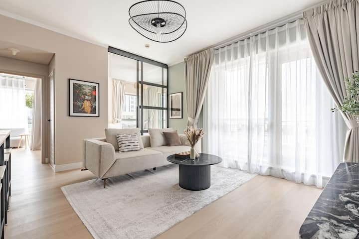 Blvd Arthouse | Burj View, Pool & Cinema | 2br - Dubai