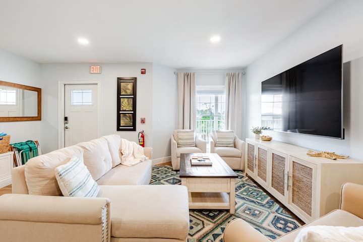 *New* Nokomis Beach Getaway 2bed Apt - 威尼斯