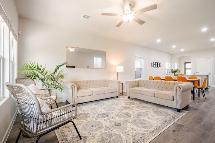 Woodlands Gem| New 4br+game Room|tvs+trails+shops - Tomball, TX