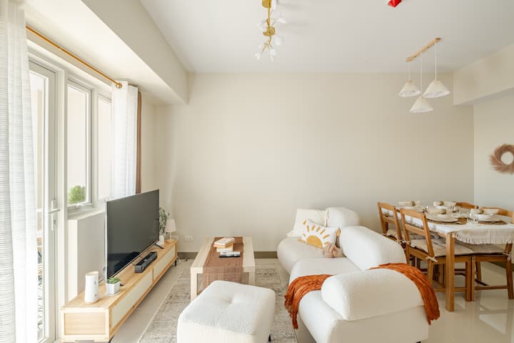 Cozy 1br Suite | Amenity Floor | Workcation-ready - Bacolor