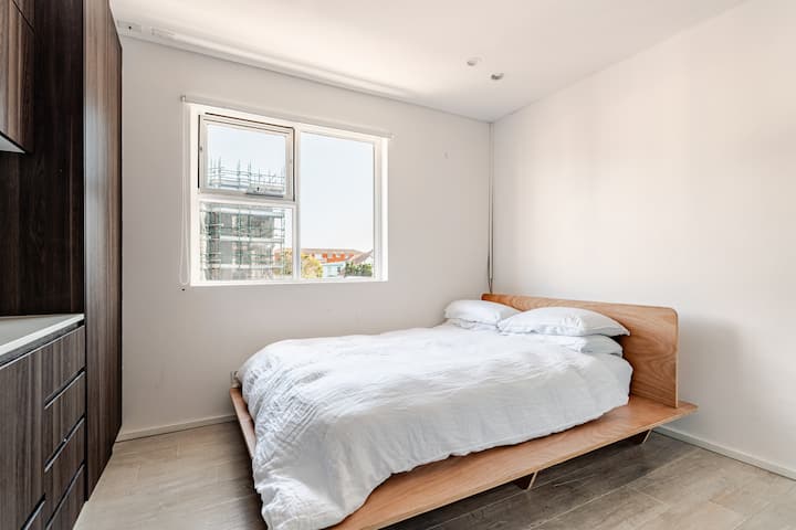 Bondi Beach Basic Studio, 100m To Beach - Randwick