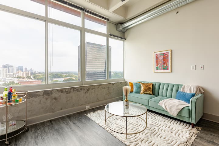 Toast To The City/ Atl High-rise With Bar & Views - Atlanta, GA