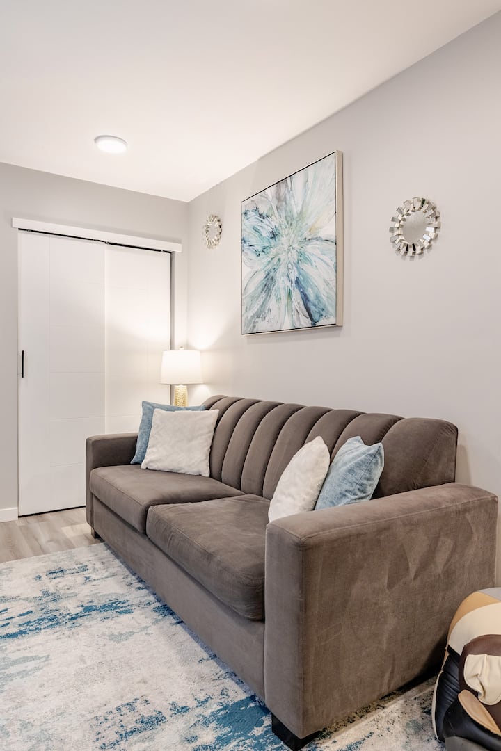 1-bedroom Private Entry Suite - Canada