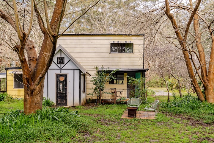 Coral Tree Cottage
At Bunyip Camping
Martinsville. - Morisset