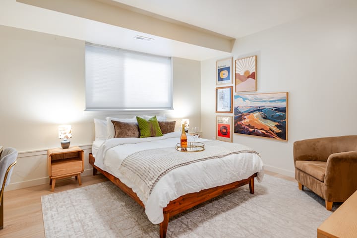 Sloans Lake Suite | Lightrail 5 Min Walk - Denver, CO