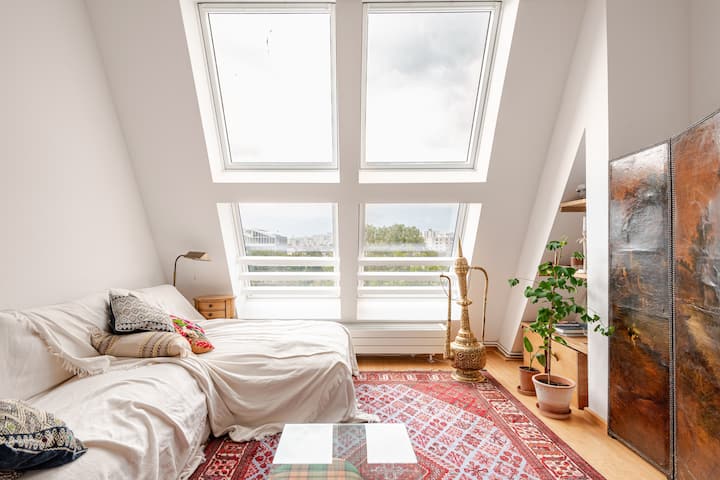 Bright And Stylish Creative Loft W/ Balcony - Berlin