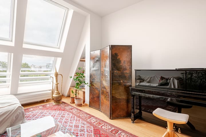 Bright And Stylish Creative Loft W/ Balcony - Berlim