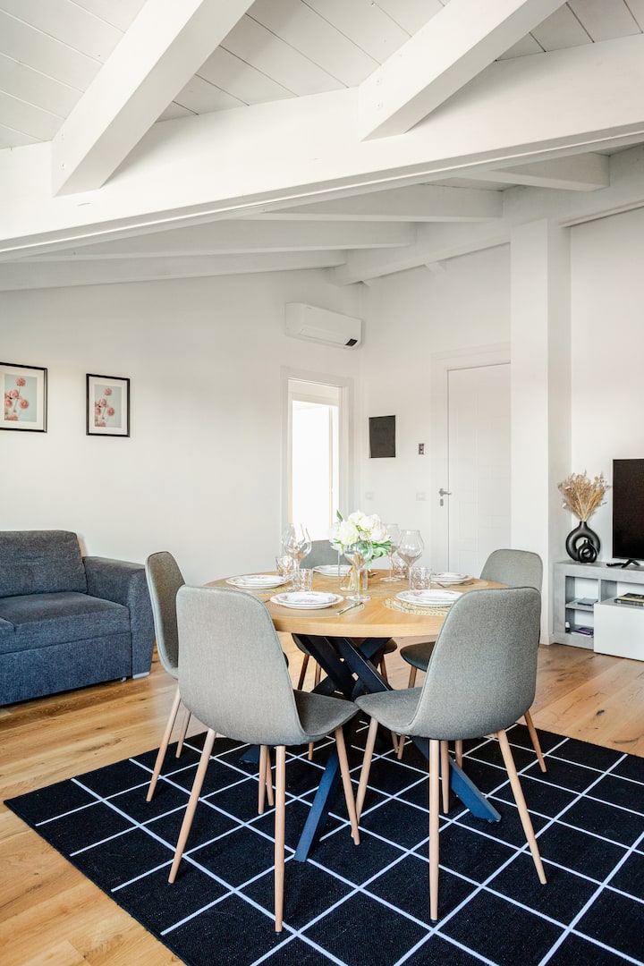 Top Floor Jacuzzi-como/milan - Saronno