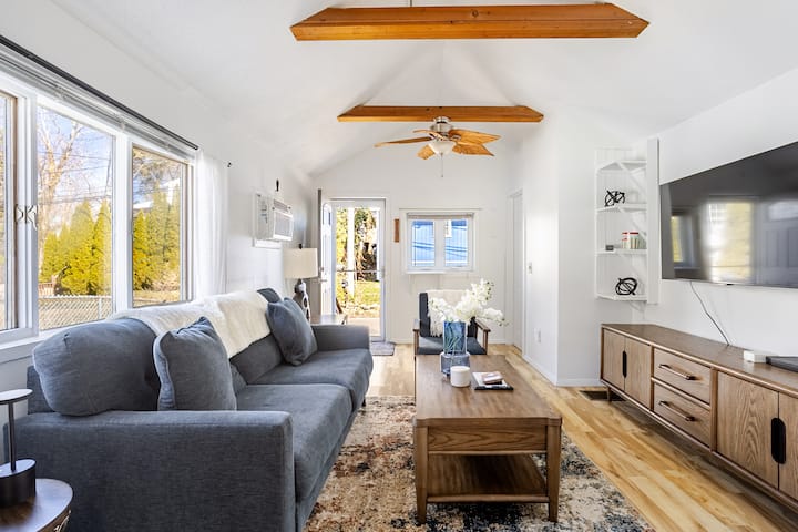 Private Entire Home • Close To New Haven & Shore - Branford, CT