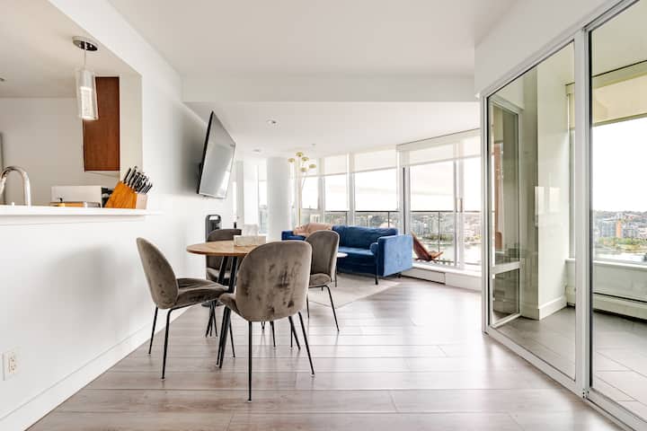 Unobstructed Waterfront Postcard Views-dt 3bd/2br - 