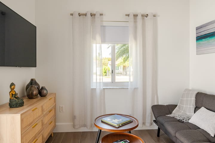 Casa De Reg (Cozy Miami Loft) - Miami, FL