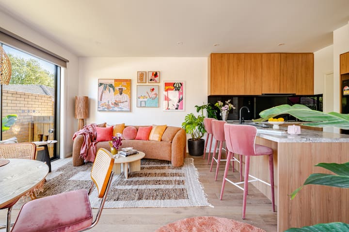 Stylish Modern Family Living - Box Hill