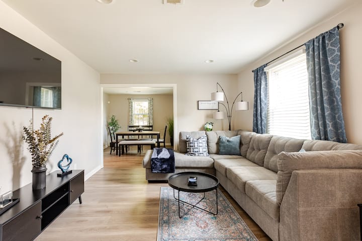 Spacious 4bd Home Near Stadiums, Downtown, Airport - Atlanta, GA