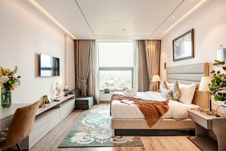 Bridgerton Sunflower - Luxury Studio - Gurugram