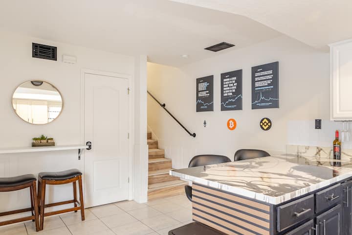 Wall Street Retreat | Modern , Luxury, Near Beach! - Daytona Beach, FL