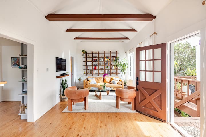 Redwood Treehouse | Hot Tub & Pet Friendly - San Francisco, CA