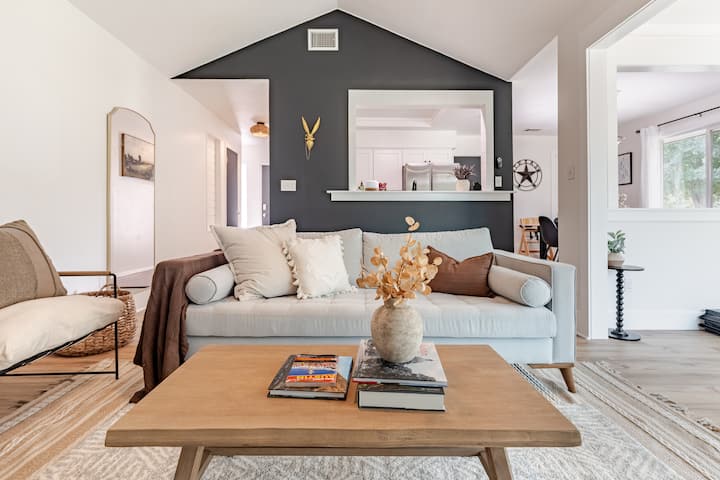 Happy Little Hideout - Round Rock, TX