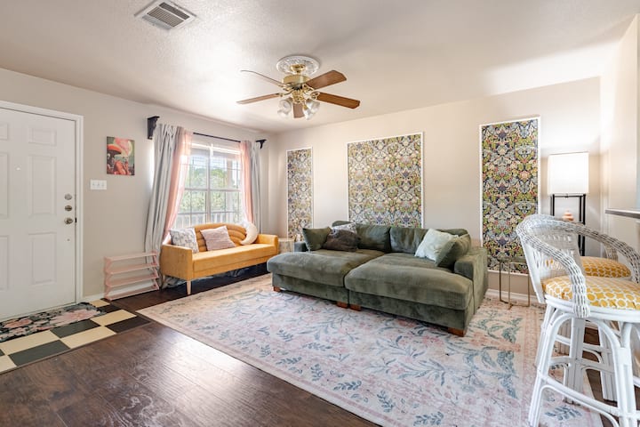 Swimming & Wine Trail Escape - Dripping Springs, TX