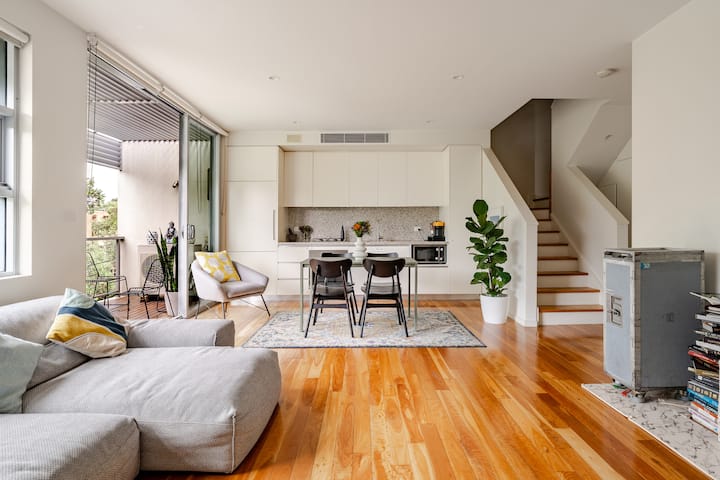 Urban Retreat With Private Balcony - Moore Park