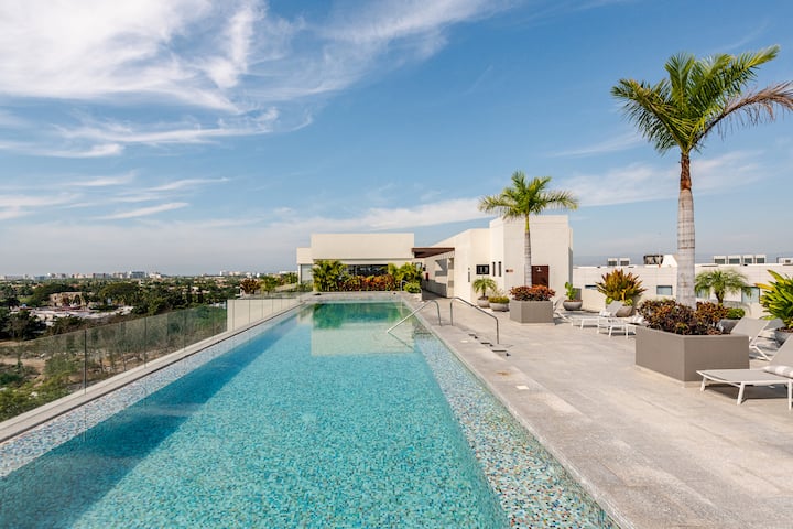 Bright 2br Apartment W/ Rooftop Pool & Bbq - Nuevo Vallarta