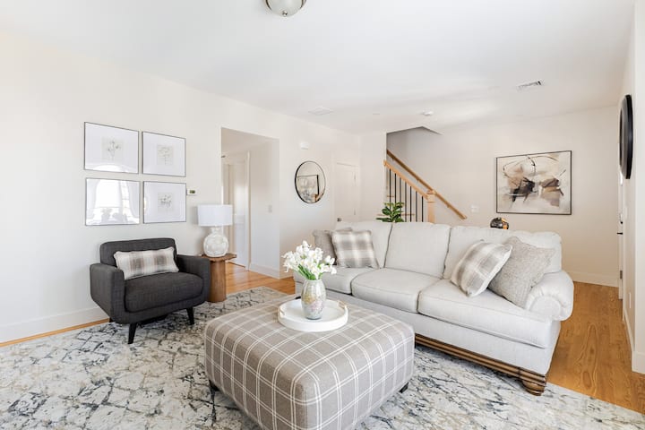 Brand New Stylish & Spacious 3-br Retreat! - Worcester, MA