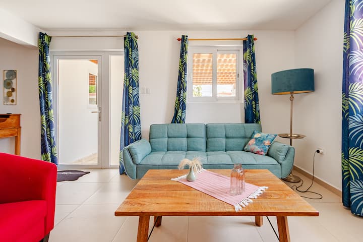 Peaceful Romantic Home Near Several Beaches - Aruba