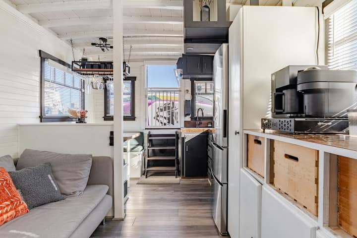 Floating Nest On Lake Union: A Minimalists Escape - Seattle, WA