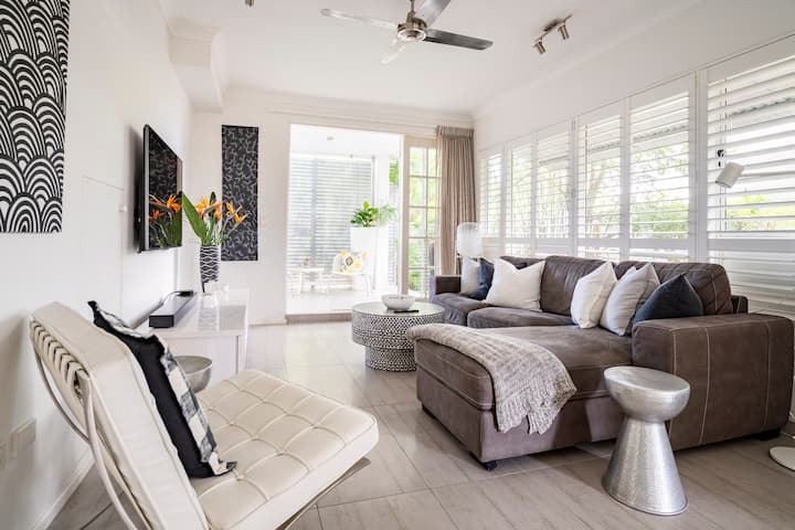 Spacious 2 Bedroom Retreat With Water Views - Noosaville