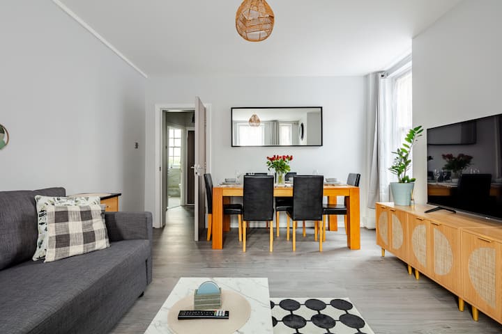Newly Refurbished 3 Bedroom Apartment - Londen