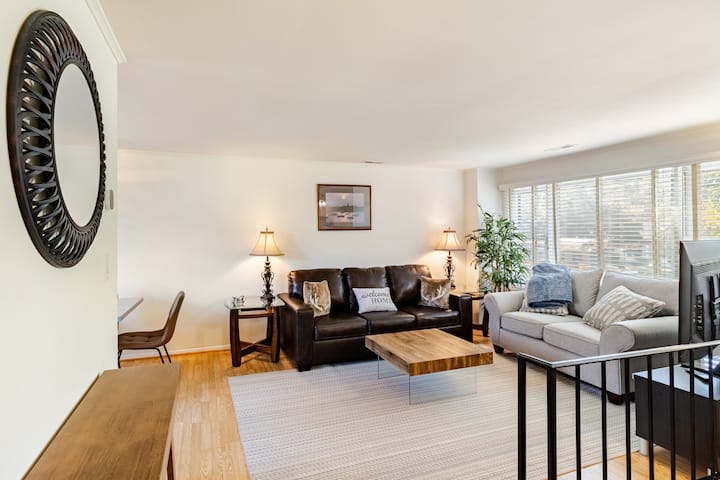 Beautiful Home Near Downtown Annapolis - Annapolis, MD