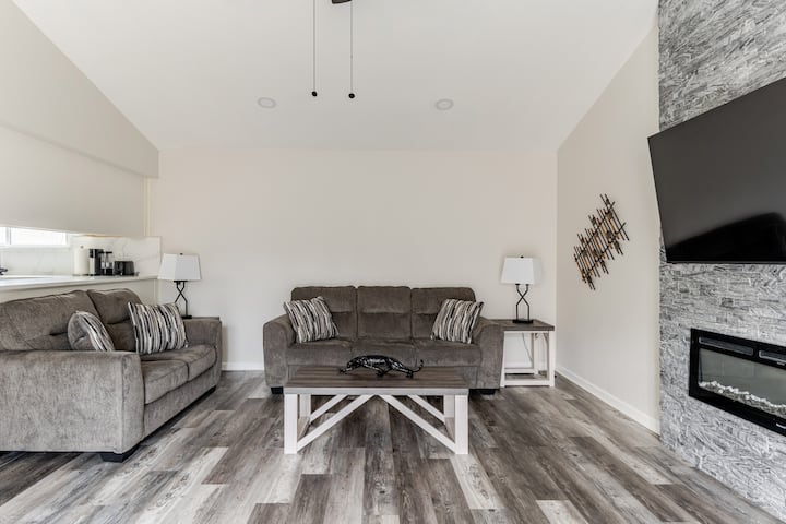 Luxury House Perfect Location-3br Sterling Height - Sterling Heights, MI